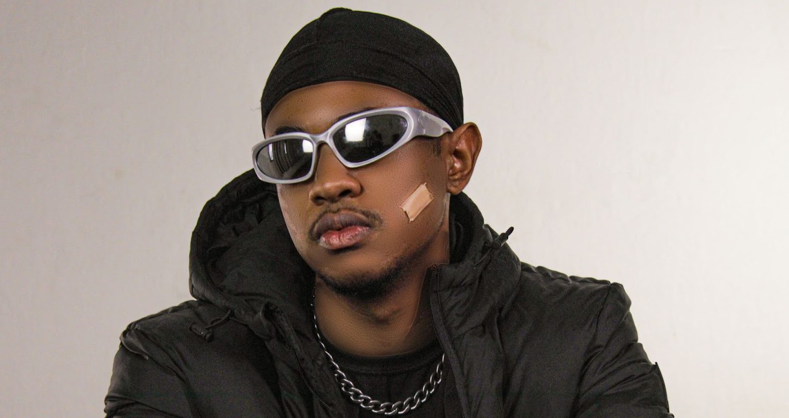 Youngui se junta a Matheusinho na faixa "Sua Cura", que faz parte do ...