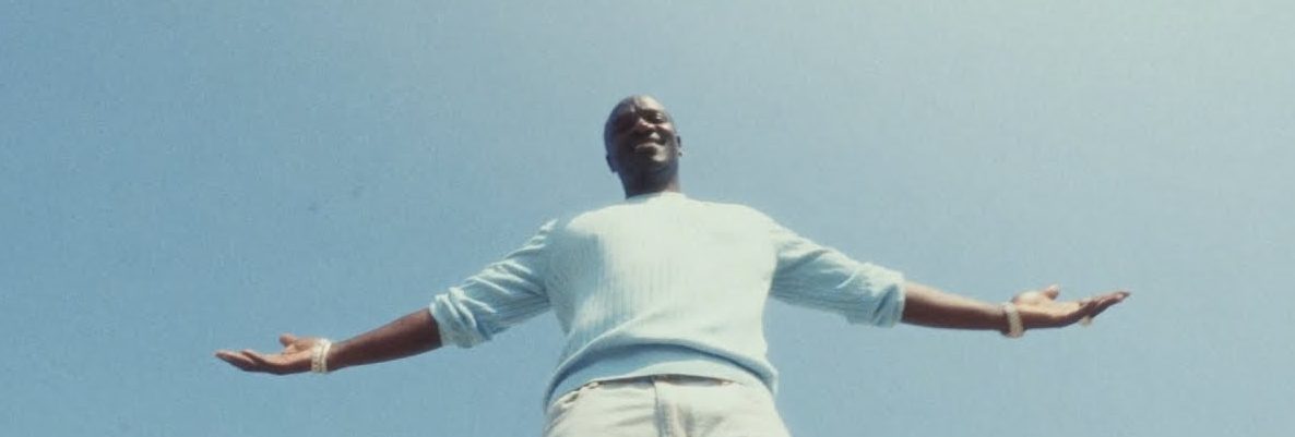 Akon lança clipe do viral "Akon's Beautiful Day" com imagens gravadas ...